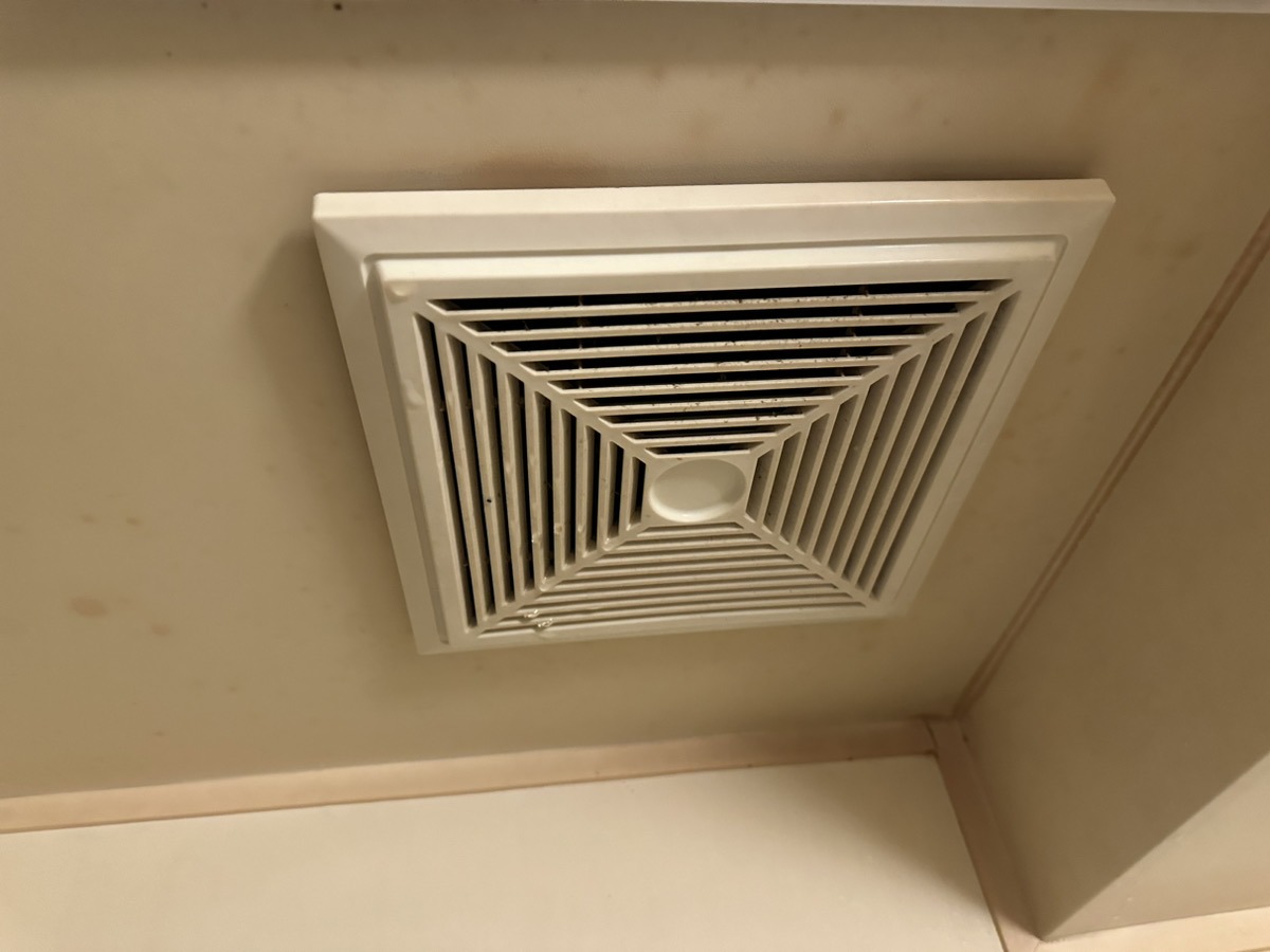 神奈川県川崎市 L様邸 客室換気扇取替工事 DVF-14JX→DVF-T14CL｜レンジフード・換気扇・浴室乾燥機の修理・交換なら【換気生活】